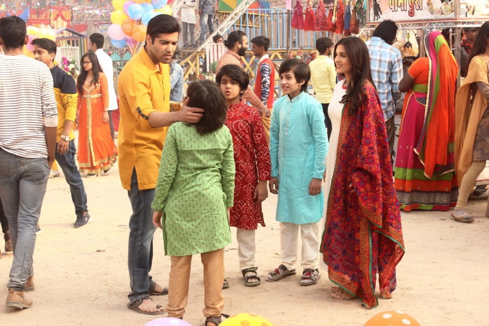 The cast & crew of Star Plus’ upcoming TV show ‘Pandya Store’ shoot in ...