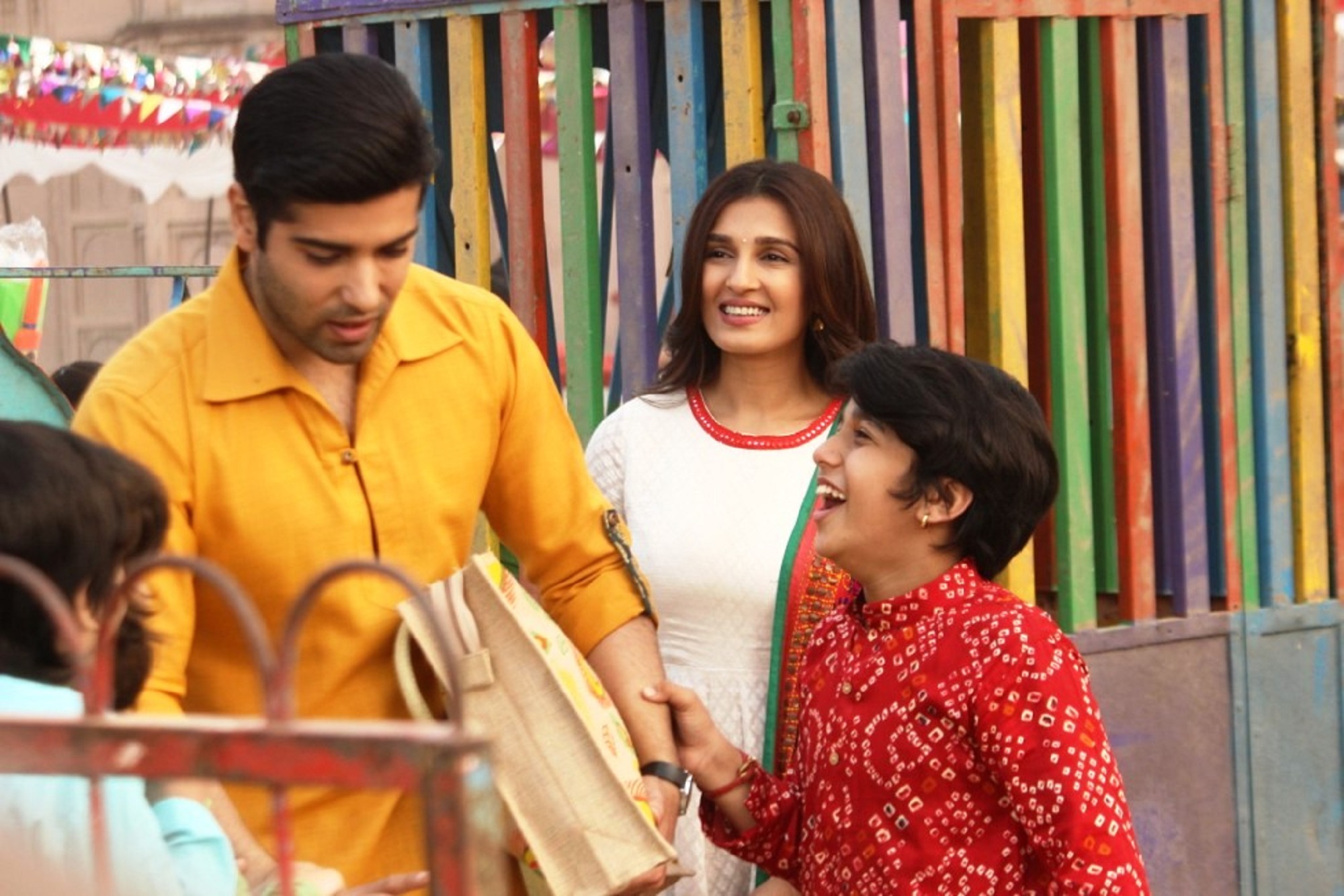 The cast & crew of Star Plus’ upcoming TV show ‘Pandya Store’ shoot in ...