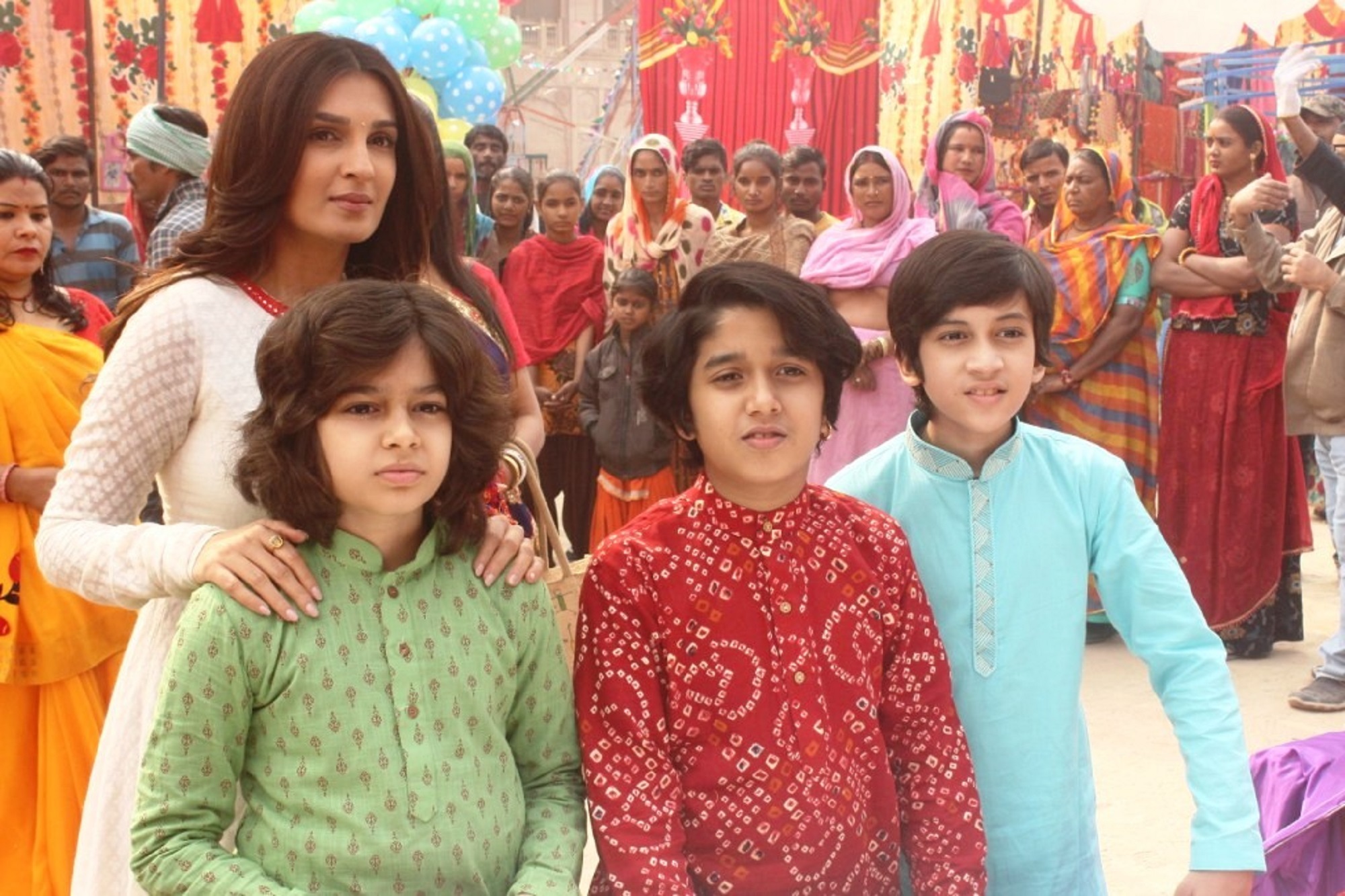 The cast & crew of Star Plus’ upcoming TV show ‘Pandya Store’ shoot in ...